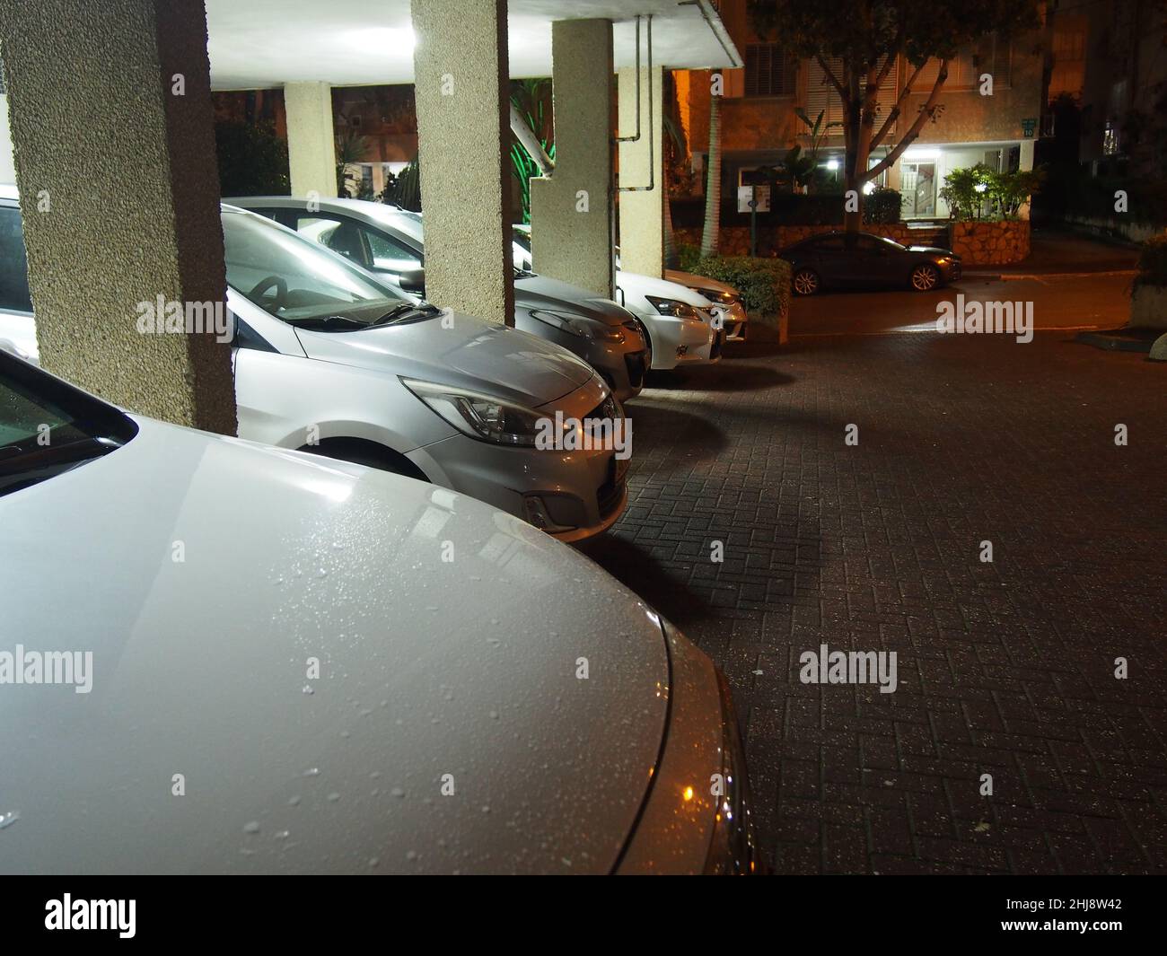 Cars under the house hi-res stock photography and images - Alamy