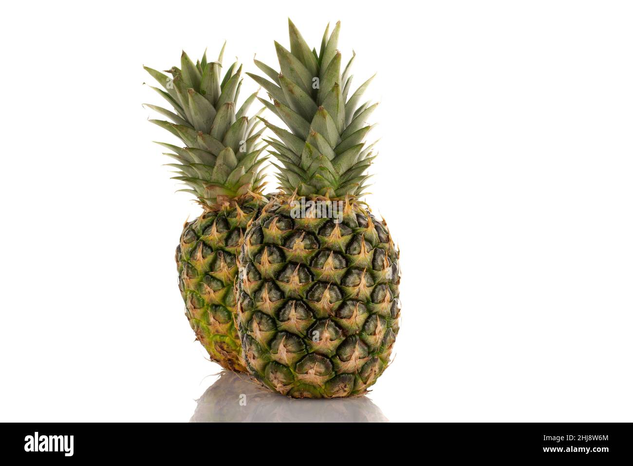 Two whole pineapple fruits hi-res stock photography and images - Alamy