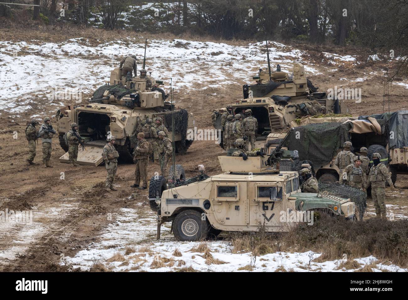 Hohenfels, Germany. 27th Jan, 2022. U.S. soldiers stand on the grounds ...