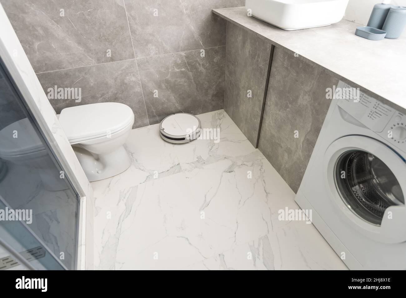 Bathroom cleaning robot hi-res stock photography and images - Alamy
