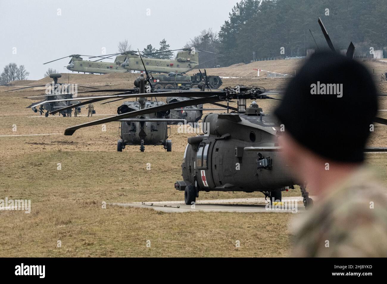 Hohenfels, Germany. 27th Jan, 2022. U.S. helicopters stand on the ...