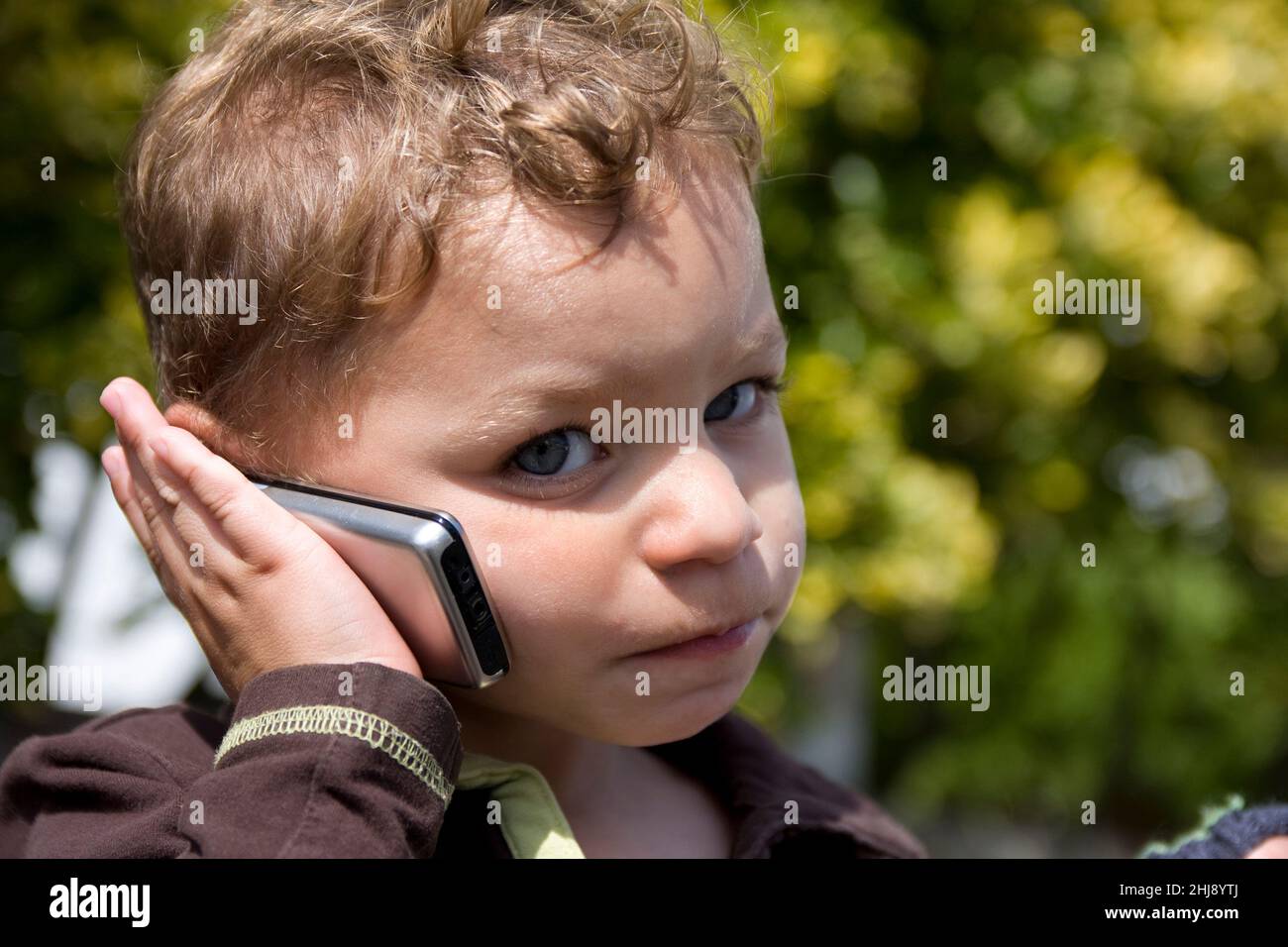 Toddler mobile phone hi-res stock photography and images - Alamy