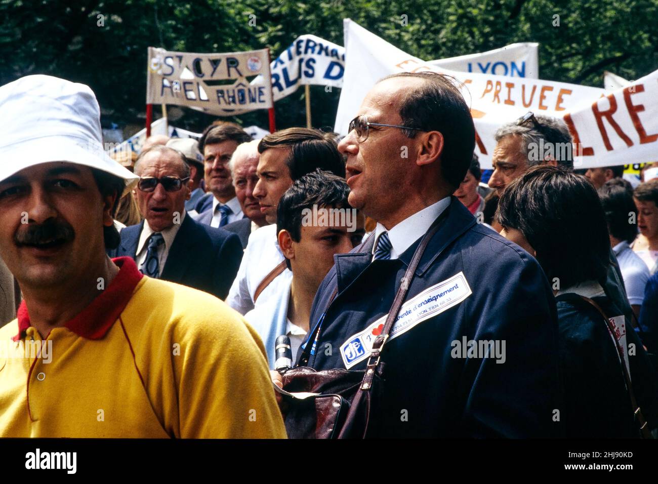 Archives 80ies: Defenders of Private School march to protest Savary law ...