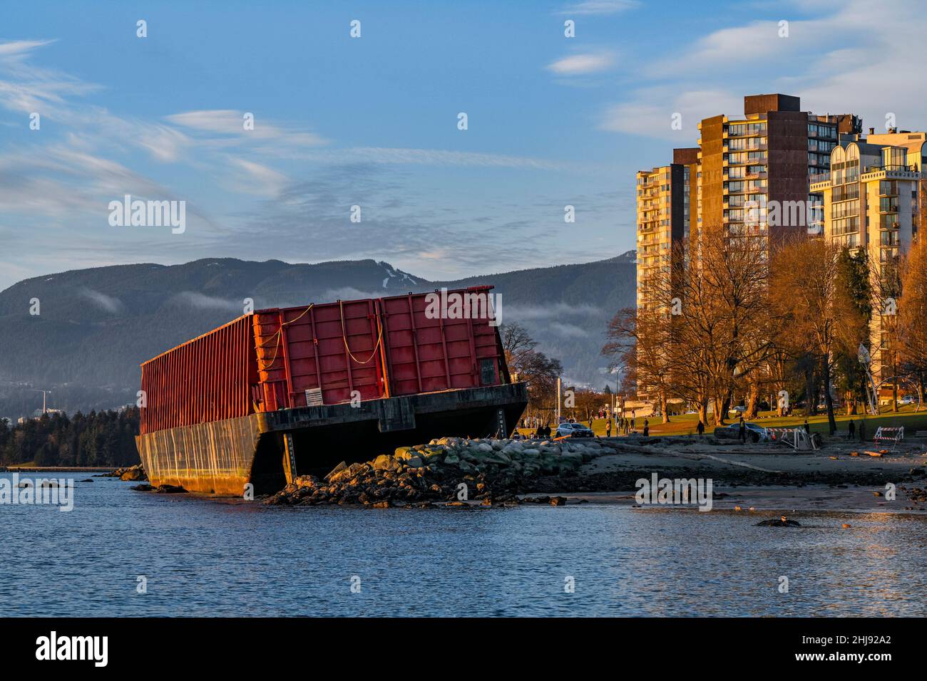 Canada vancouver barge beach hi-res stock photography and images - Alamy