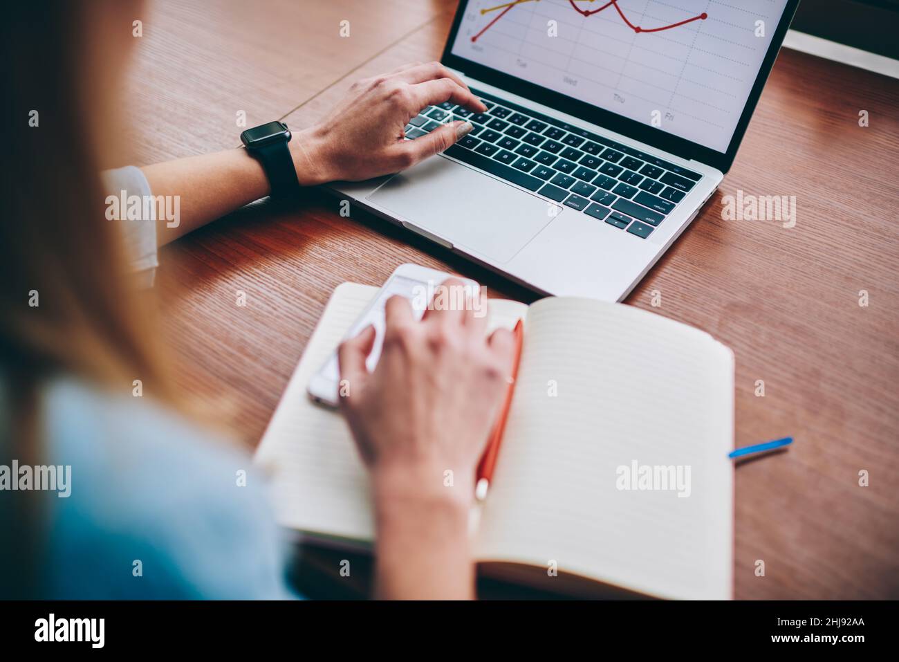 Business chart working laptop hi-res stock photography and images - Alamy