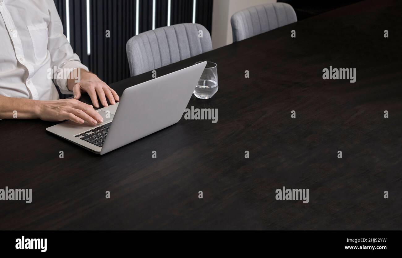 Office desk banner hi-res stock photography and images - Alamy