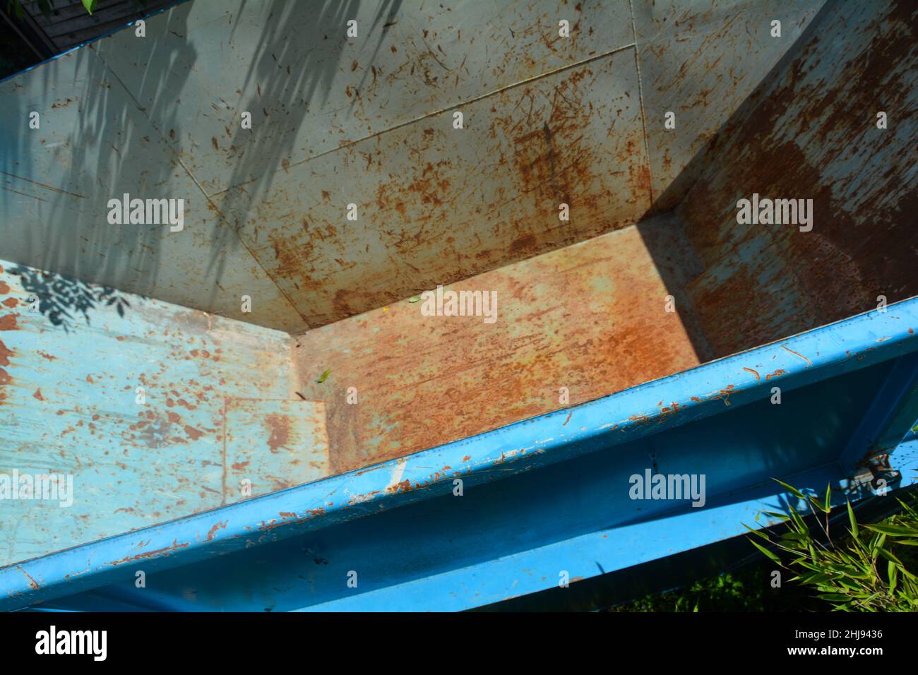 Building rubble container hi-res stock photography and images - Alamy