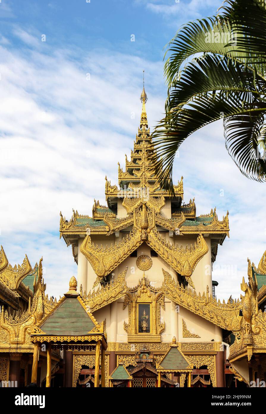 Golden karaweik palace hi-res stock photography and images - Alamy