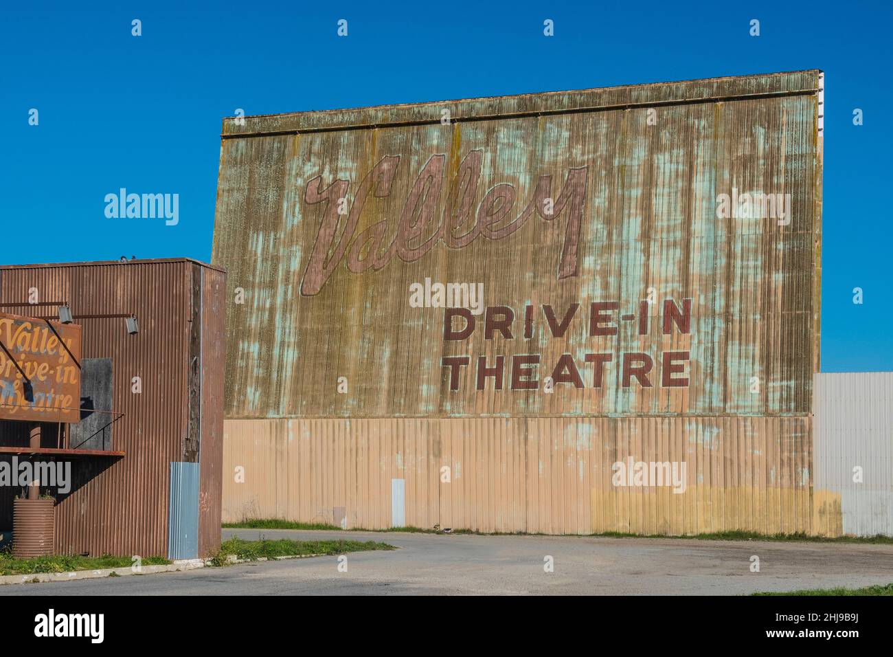Drive in movies 1960's hi-res stock photography and images - Alamy