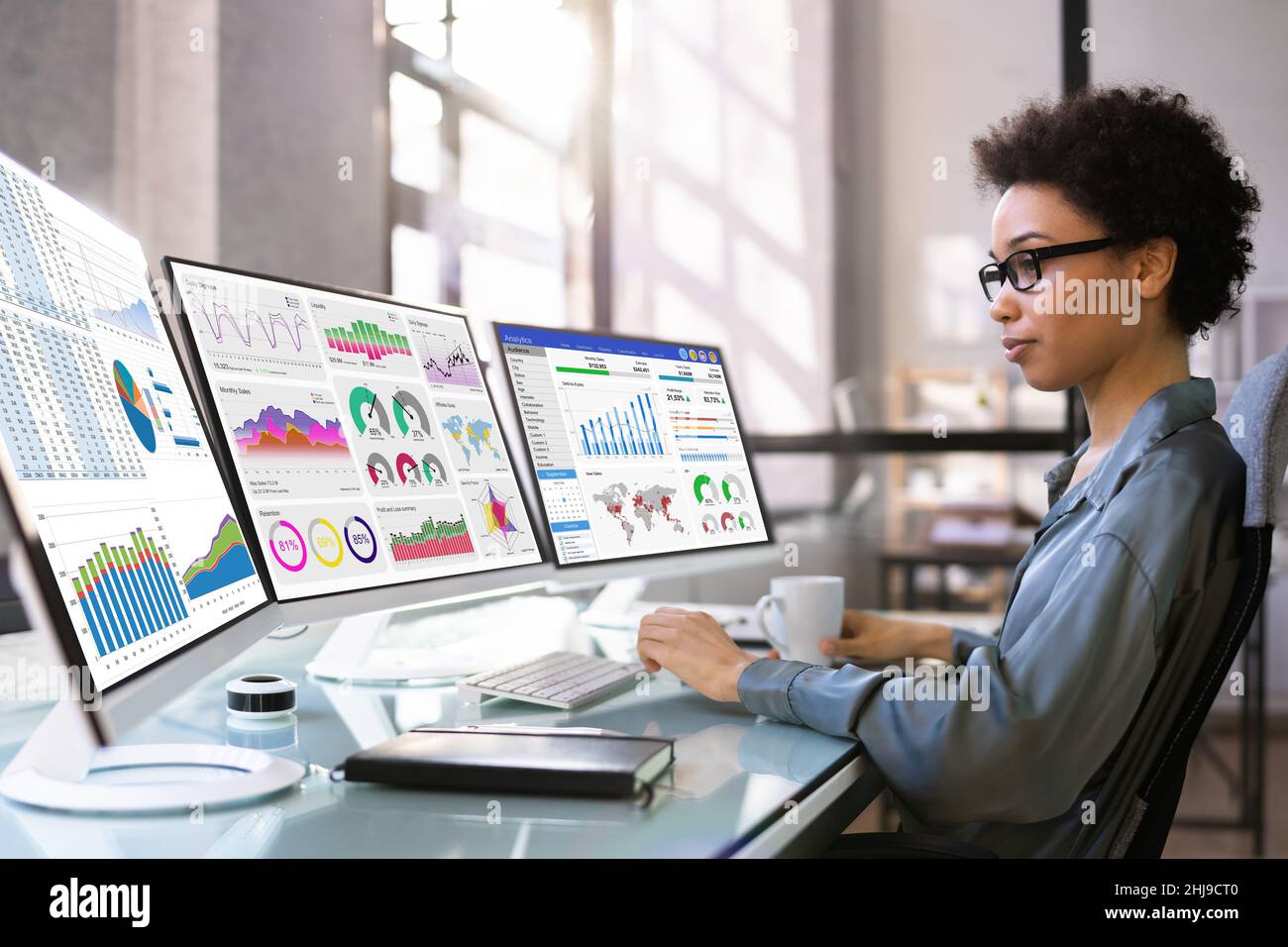 Black female computer data tech hi-res stock photography and images - Alamy