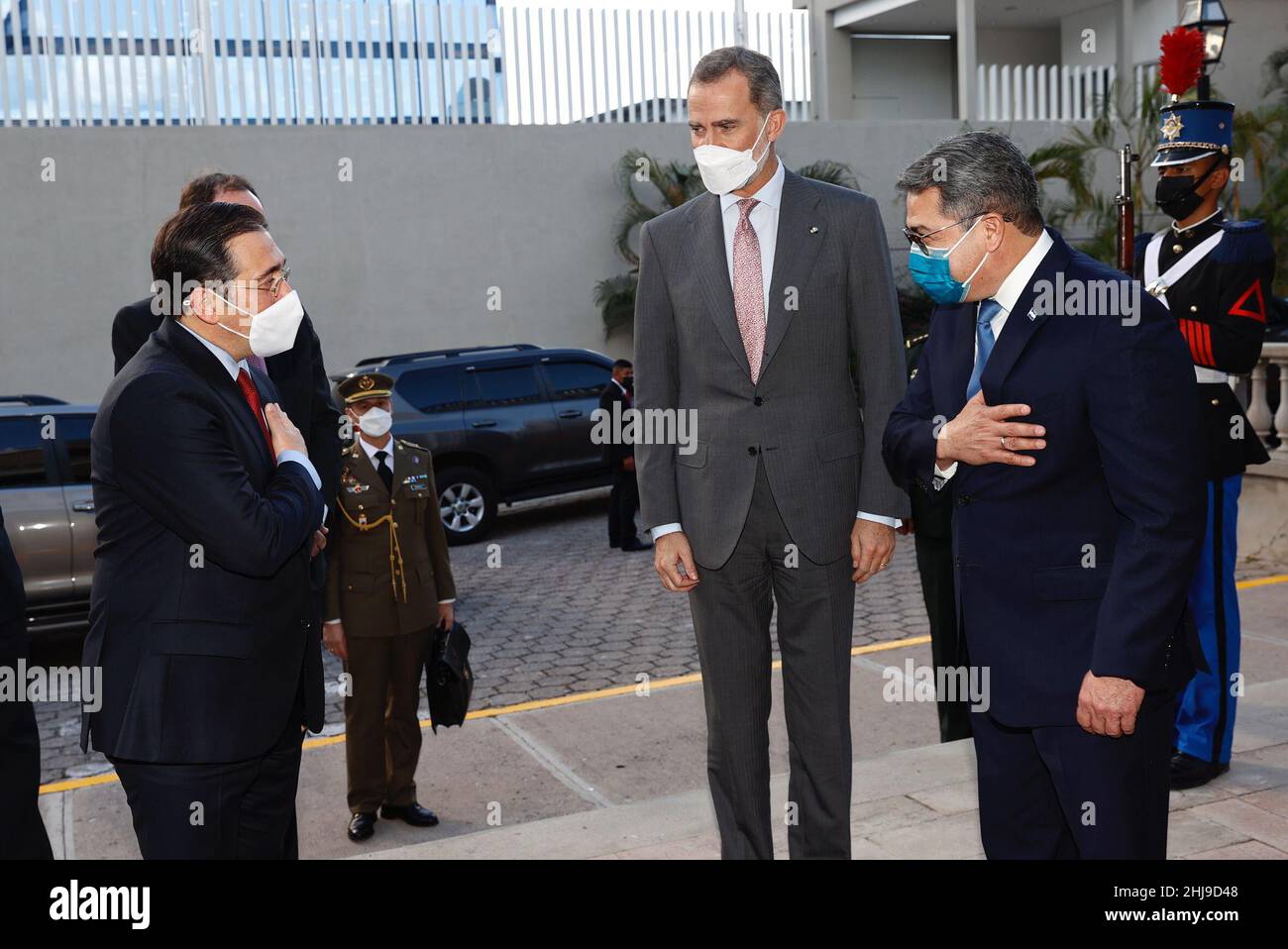 26-01-2022 Honduras King of Spain Felipe VI (left) speaks with the ...