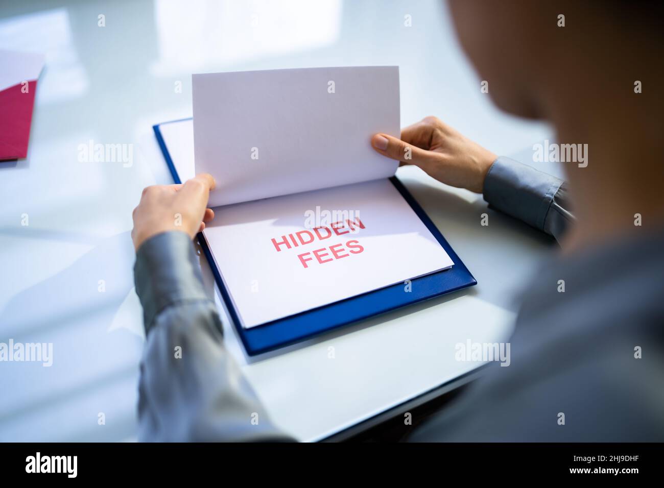 Hidden fees contract hi-res stock photography and images - Alamy