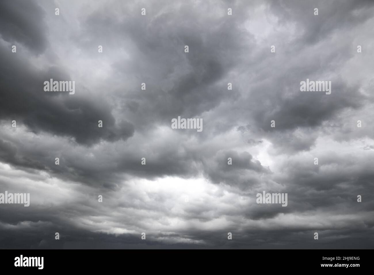 Cloudy grey gray sky hi-res stock photography and images - Alamy