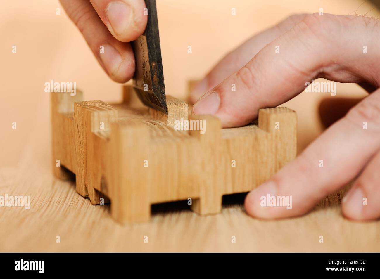 Carpenter hands cutting wood with chisel closeup Stock Photo - Alamy