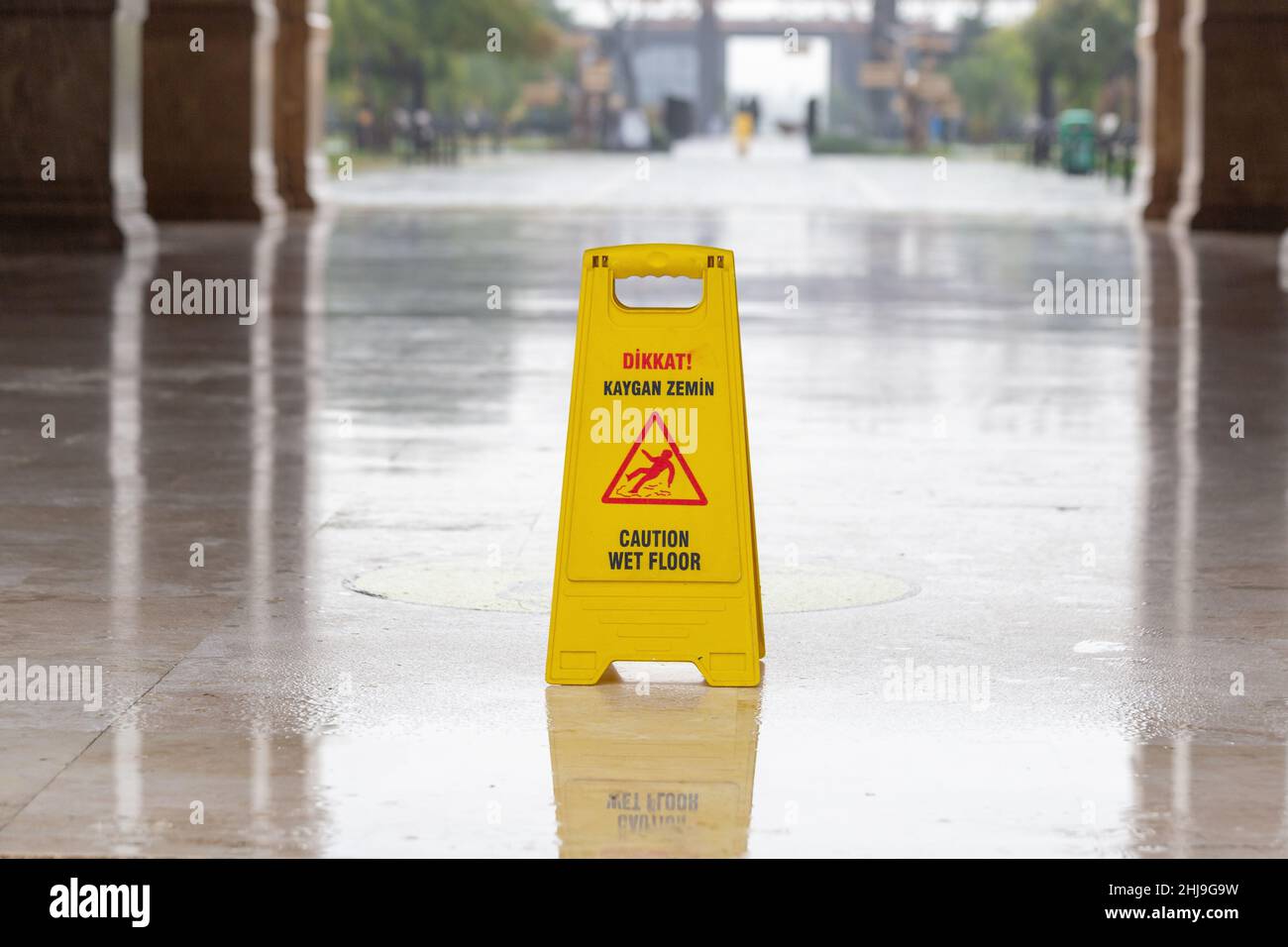 Yellow standing caution sign hi-res stock photography and images - Alamy
