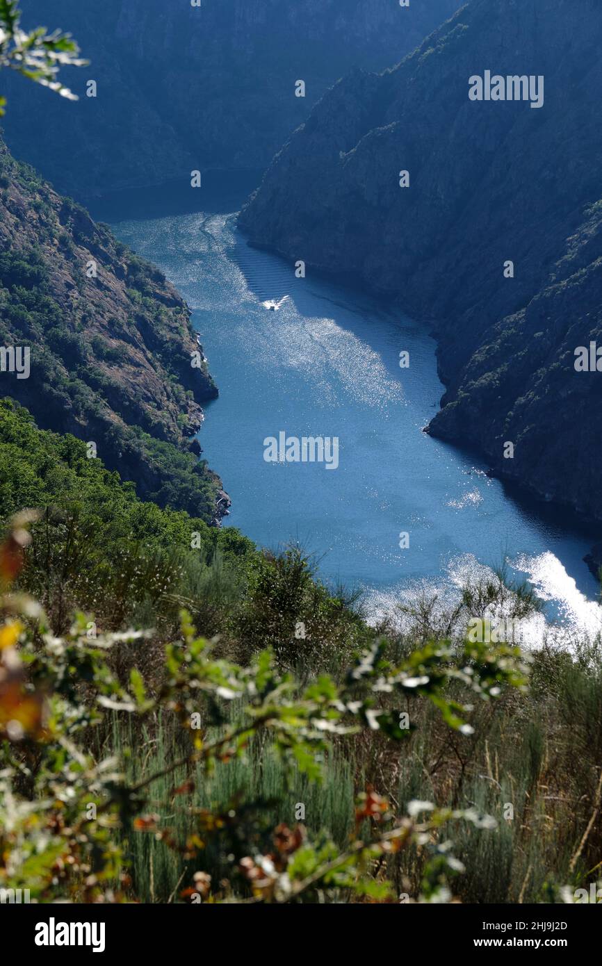 Sil river canyon green valley hi-res stock photography and images - Alamy