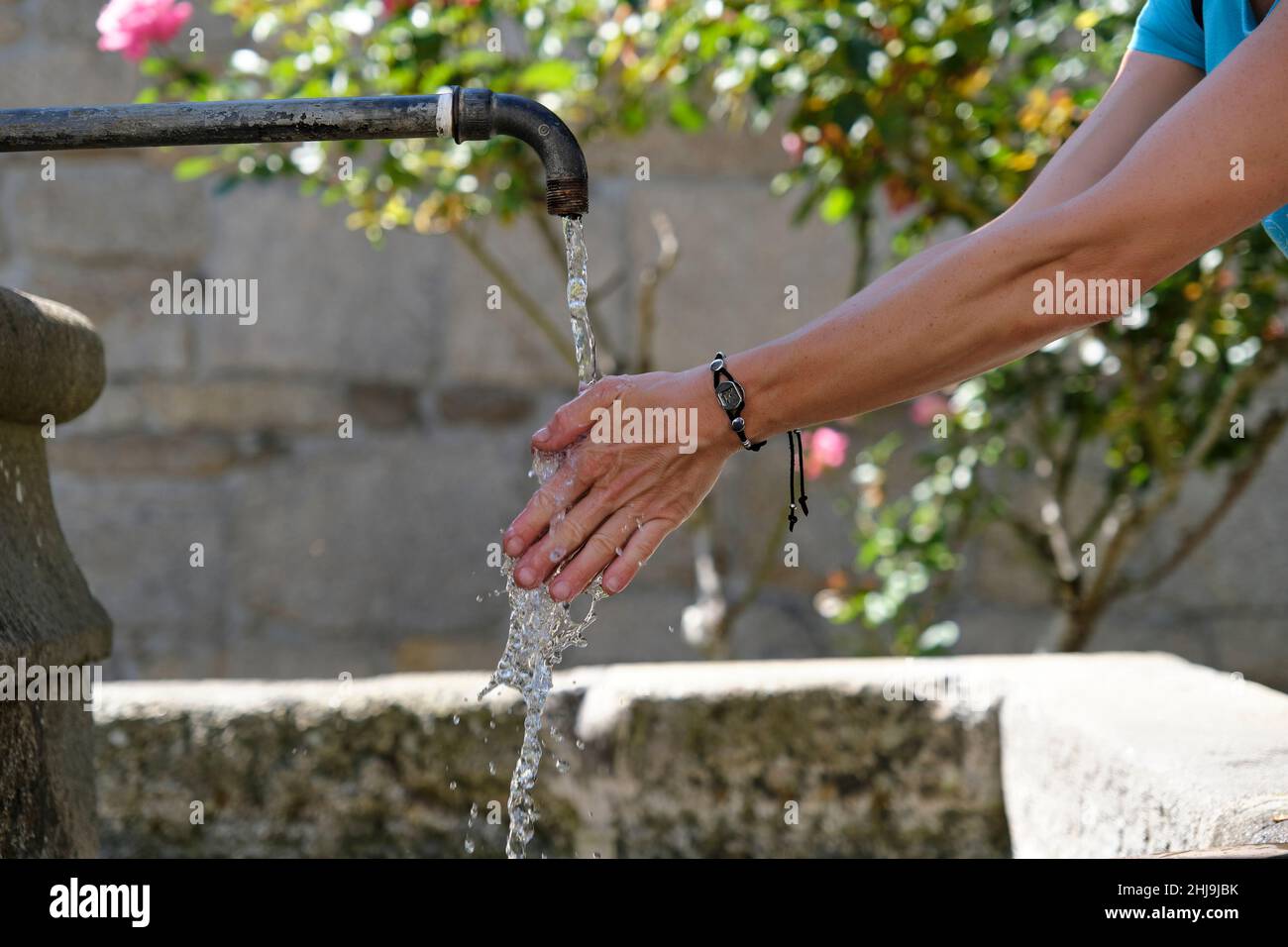 Woman's hands washing in the fountain water Stock Photo - Alamy