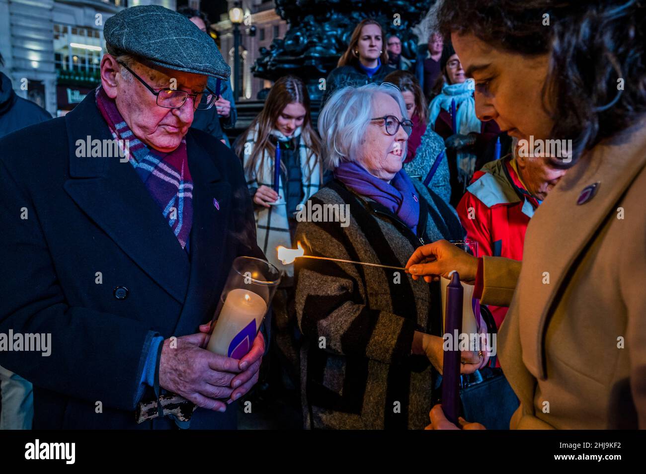 London, UK. 27 Jan 2022. Ivor Perl and Joan Salter (both survivors l to ...