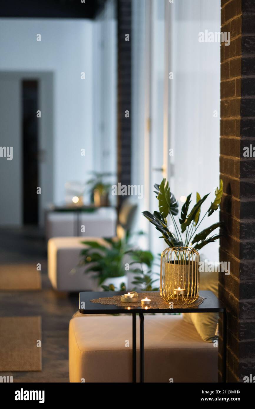 Modern lounge and relaxation room in the fitness center Stock Photo - Alamy