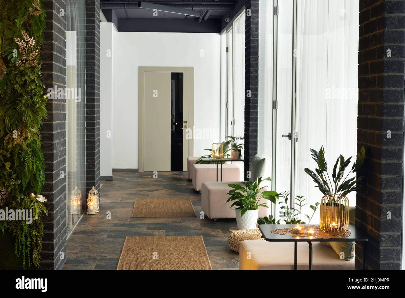 Modern lounge and relaxation room in the fitness center Stock Photo - Alamy