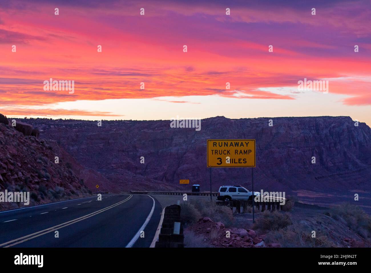 Runaway truck sign hi-res stock photography and images - Alamy