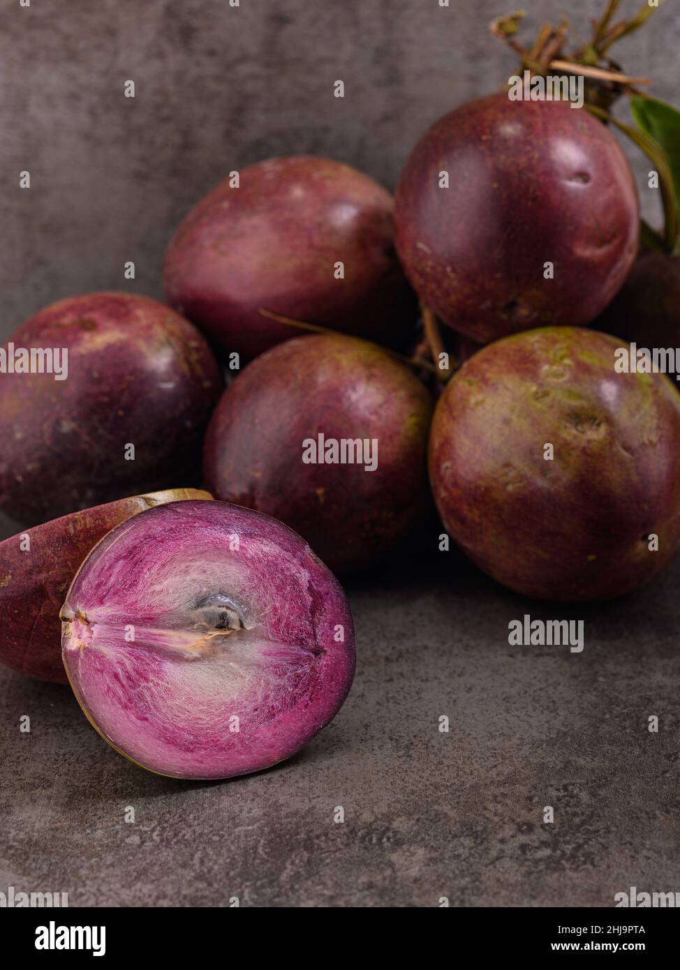 Mango cut open hi-res stock photography and images - Alamy