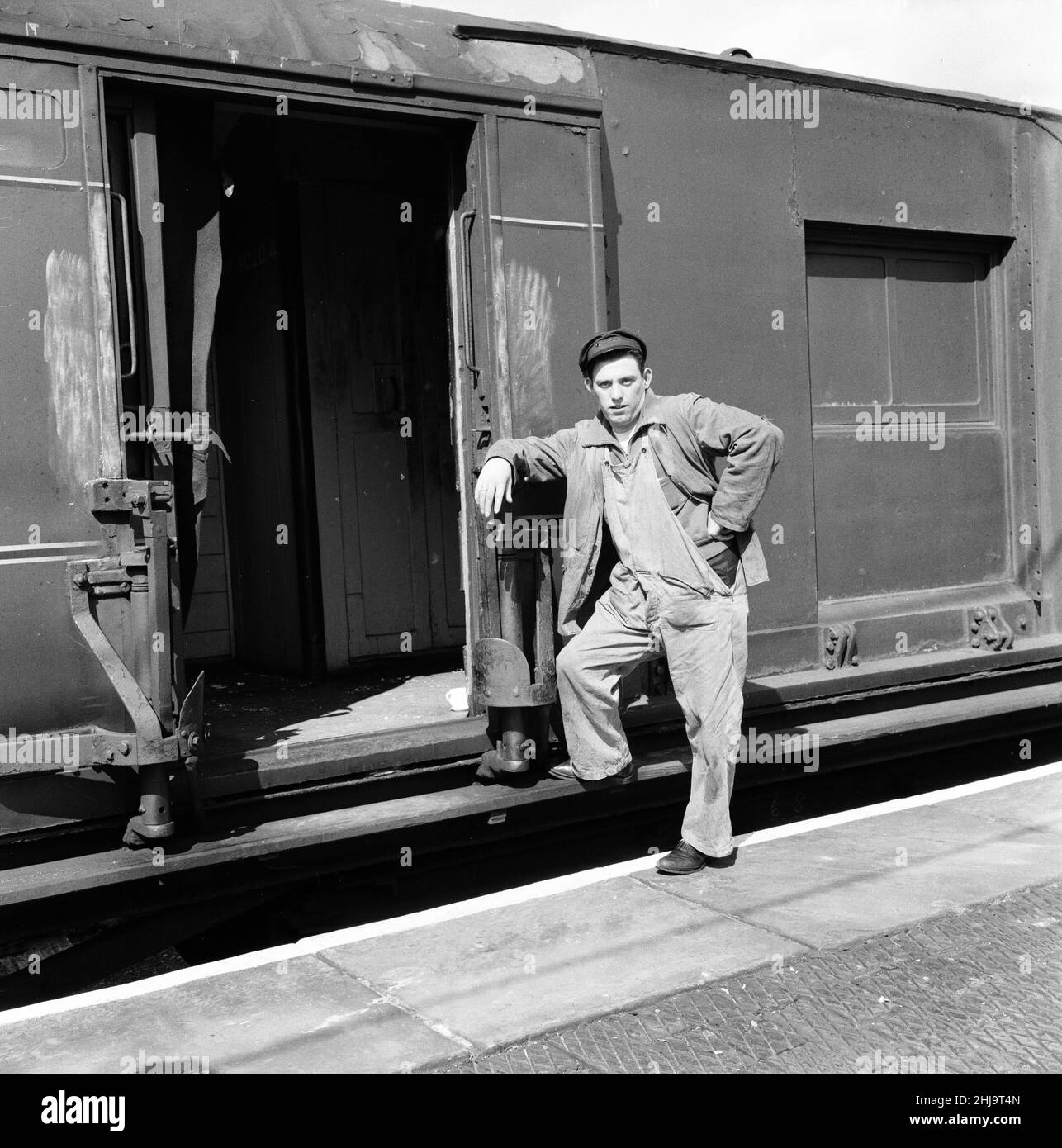 Royal mail train 1960s hi-res stock photography and images - Alamy