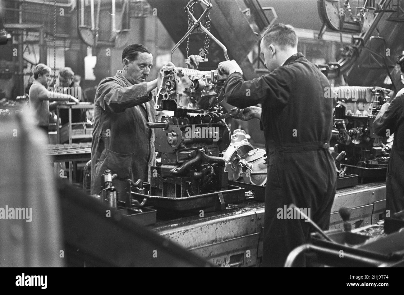 The transverse engine assembly line for the Mini. The Austin Mini ...