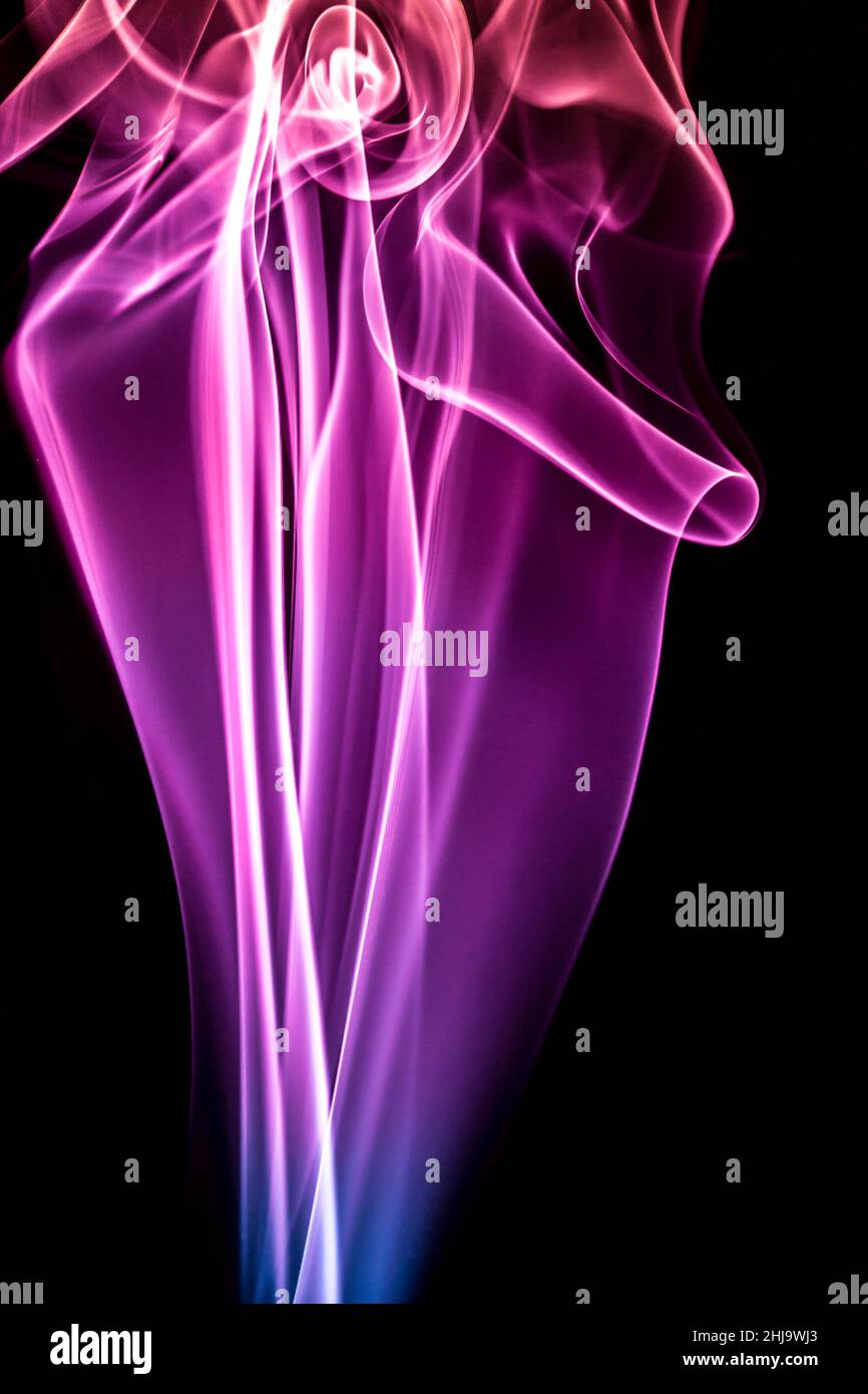 Purple smoke vapor texture against a black background Stock Photo - Alamy