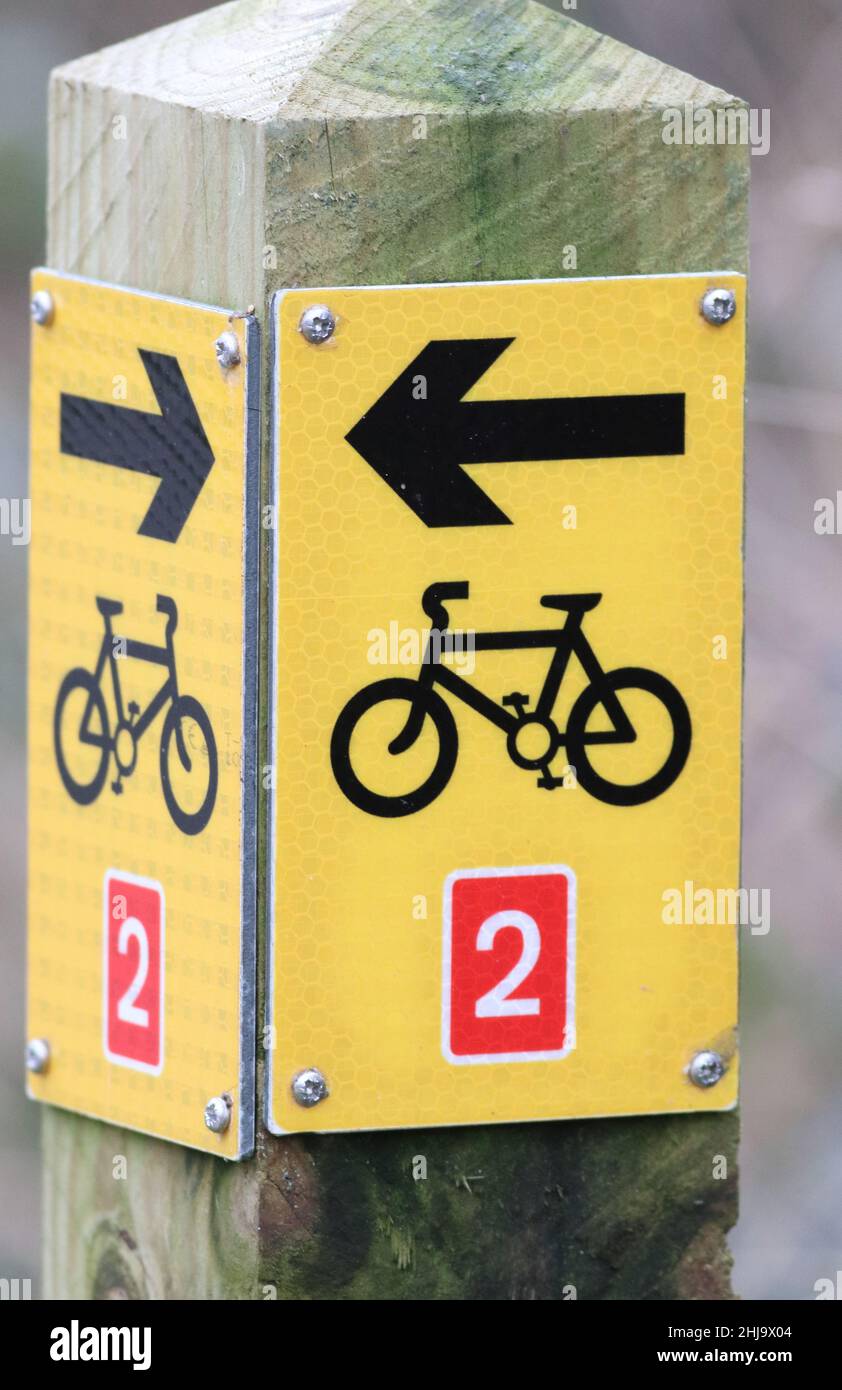 Yellow cycle route 2 hi-res stock photography and images - Alamy