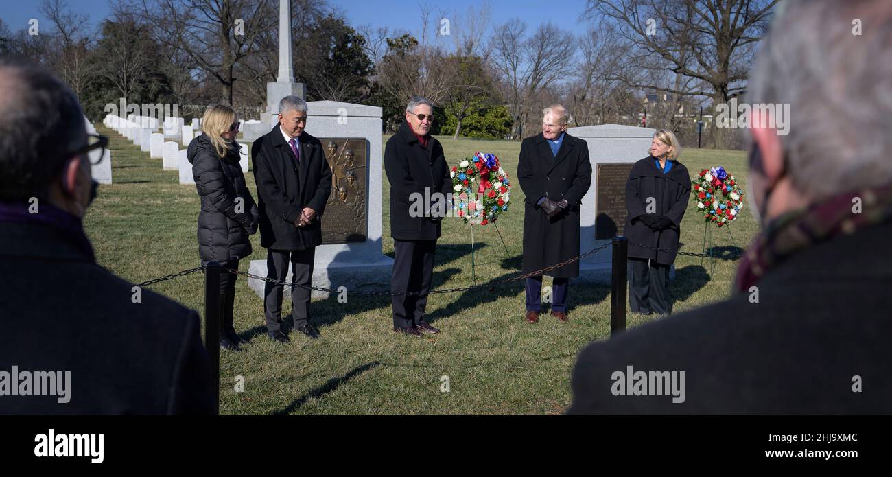 McCool Family Representatives Jane Tani and Dan Tani, left, NASA ...