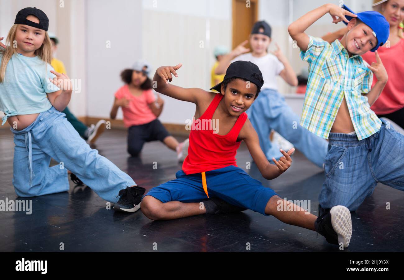 Kids training hip hop in dance studio Stock Photo - Alamy