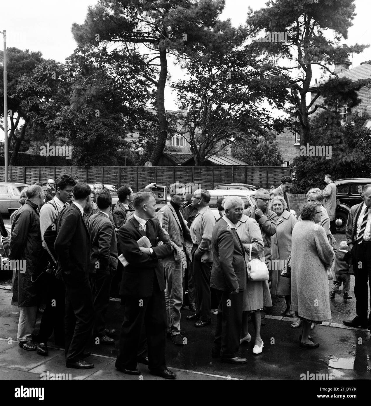Crowd Scenes outside Bournemouth Police Station, Thursday 15th August ...