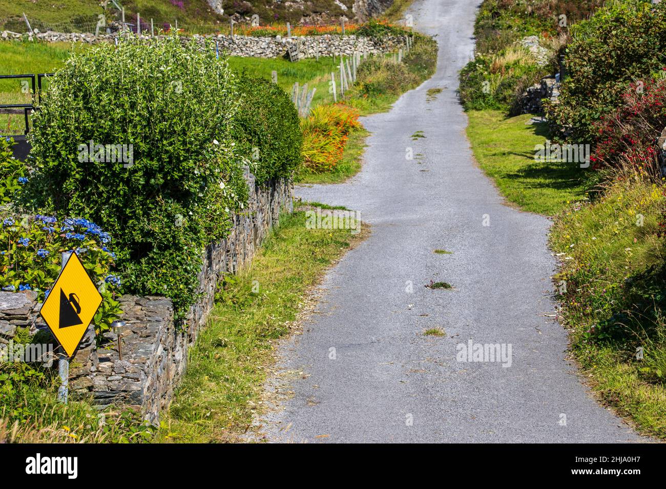 Small narrow road hi-res stock photography and images - Alamy