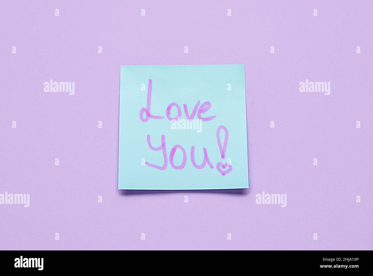 Sticky note with text LOVE YOU on violet background Stock Photo - Alamy