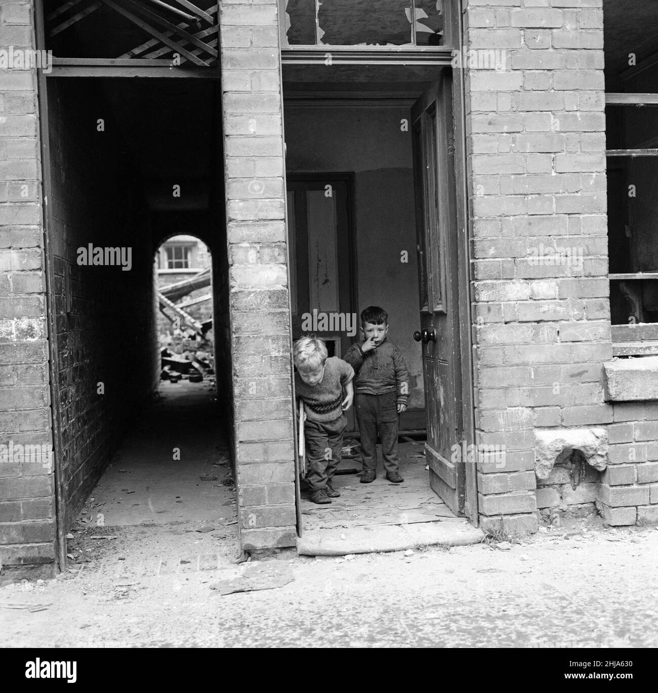 Slum house 20th century hi-res stock photography and images - Alamy