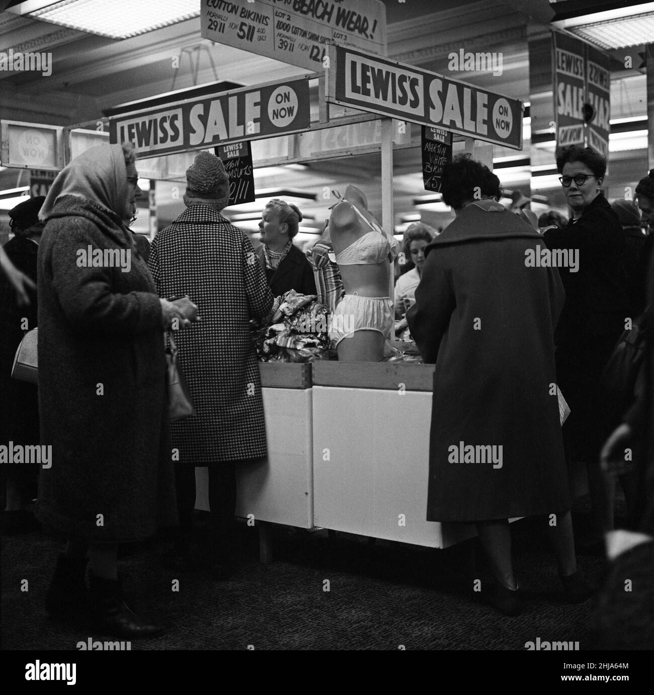 Lewis's department store hi-res stock photography and images - Alamy