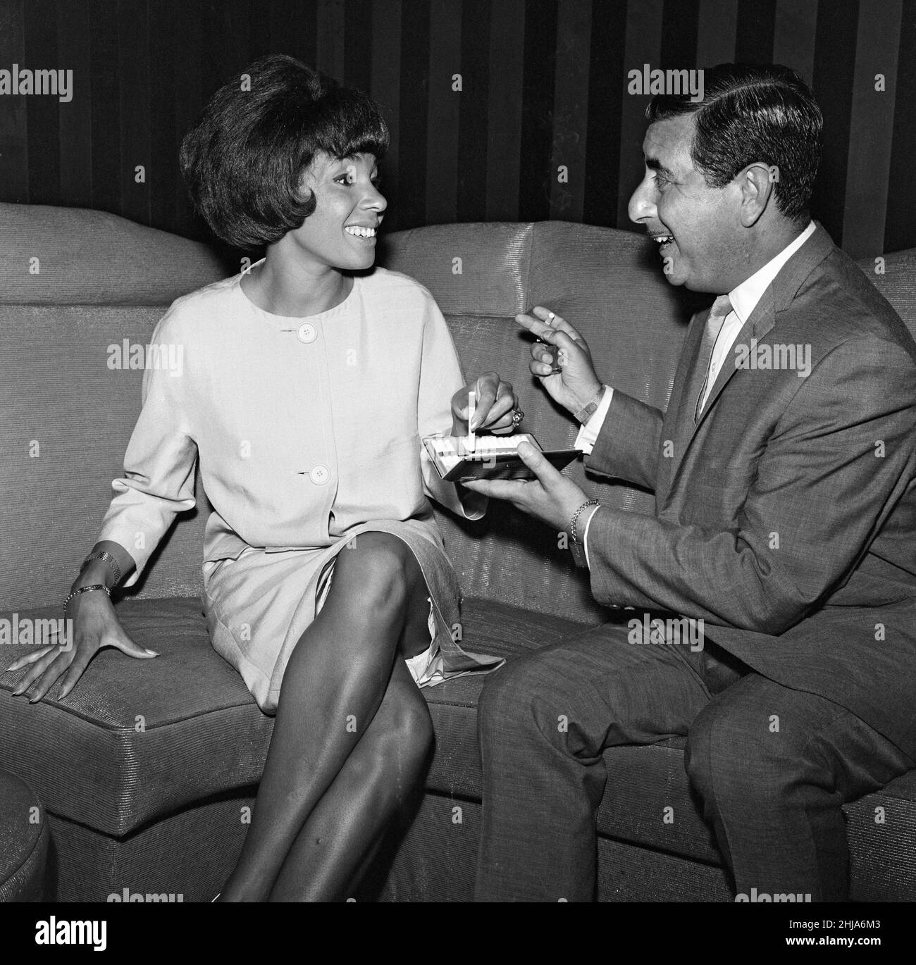 Shirley bassey talk of the town hi-res stock photography and images - Alamy