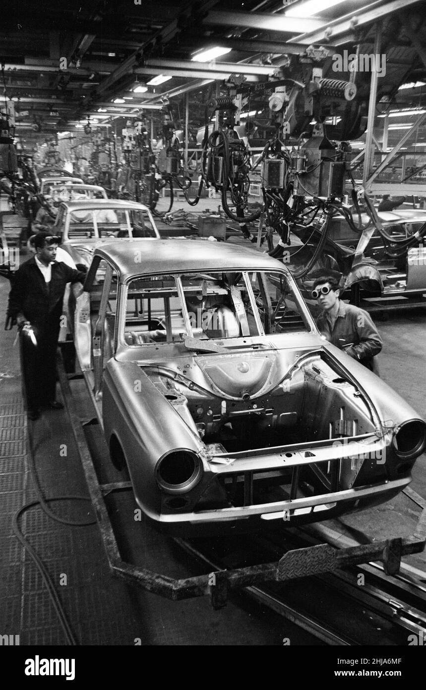 Car production line ford Black and White Stock Photos & Images - Alamy