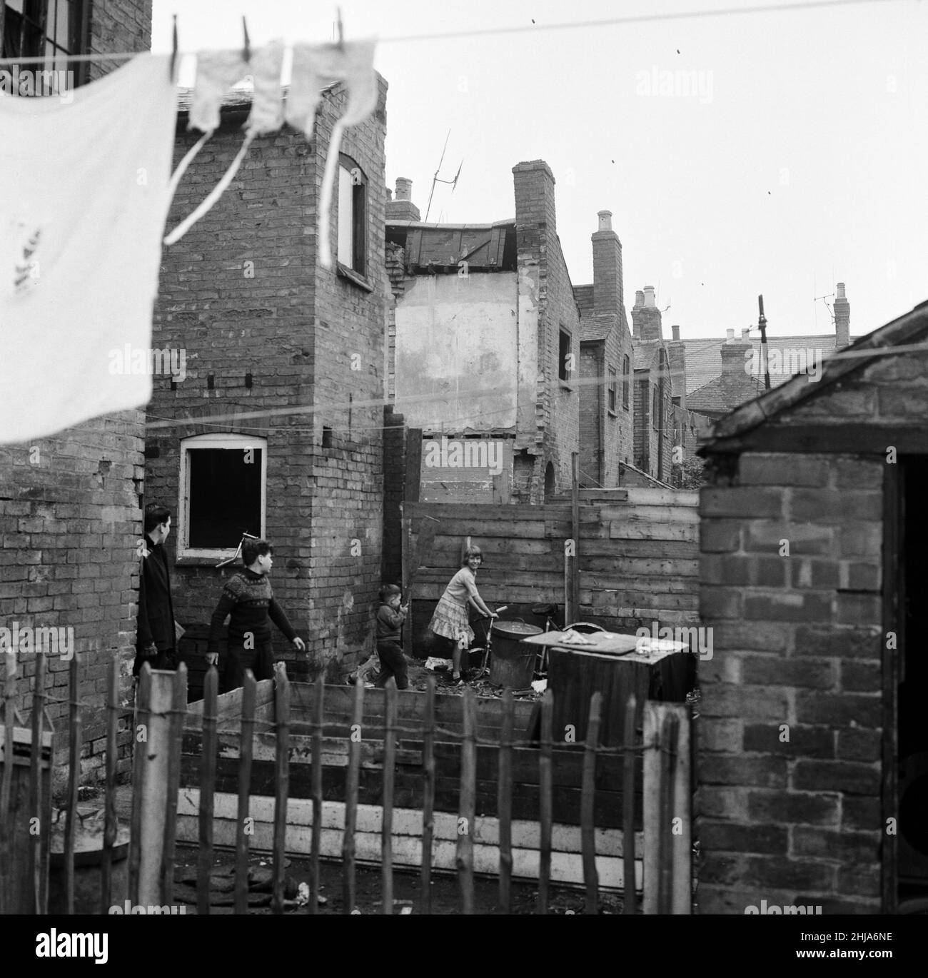 Slum house 20th century hi-res stock photography and images - Alamy