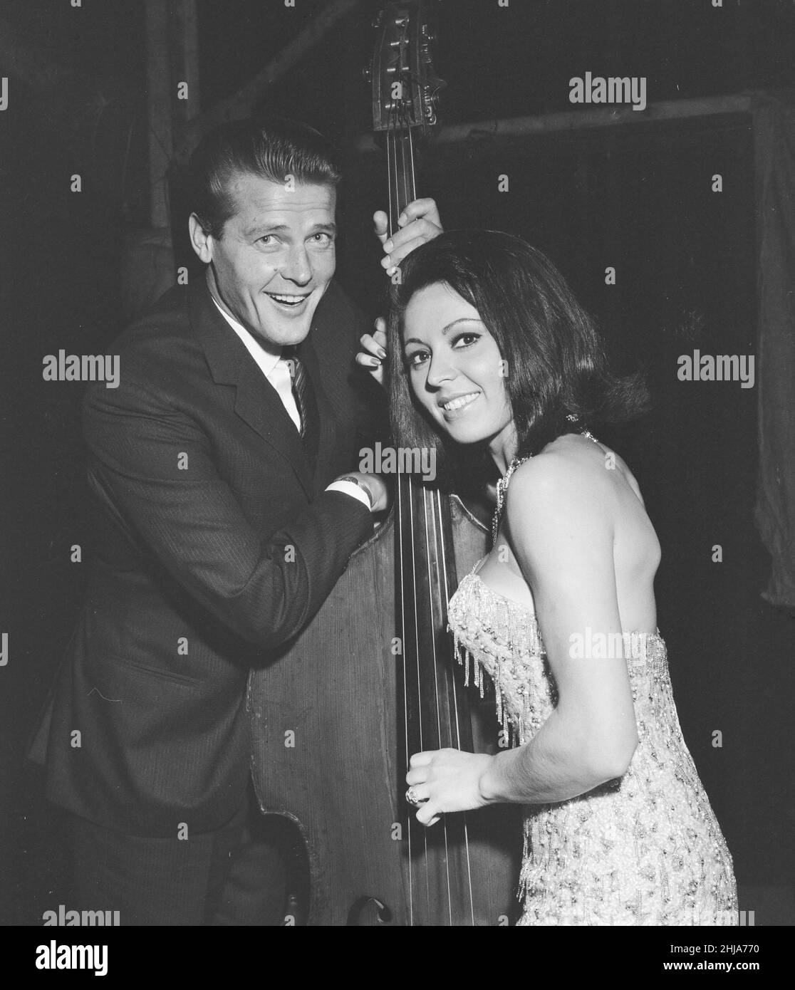 Big cello hi-res stock photography and images - Alamy