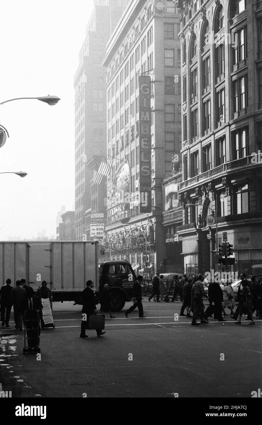 New York Scenes, Thursday 15th October 1964 Stock Photo - Alamy