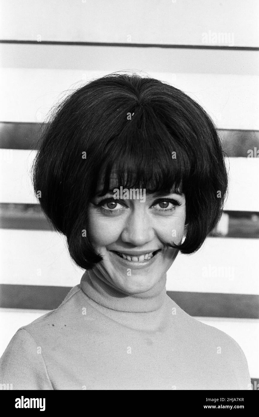 Amanda Barrie rehearsing at ATV studios, Elstree. She is currently ...