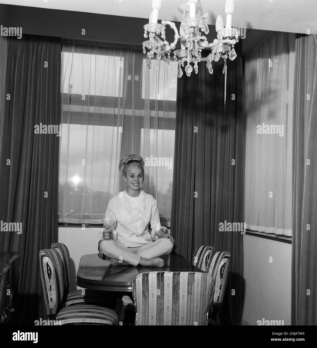 Cockney actress Barbara Windsor in her new £10,000 flat. 17th August ...
