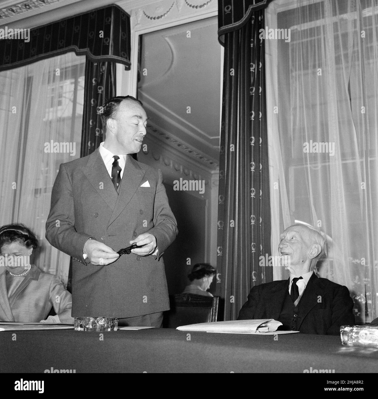 William shawcross Black and White Stock Photos & Images - Alamy