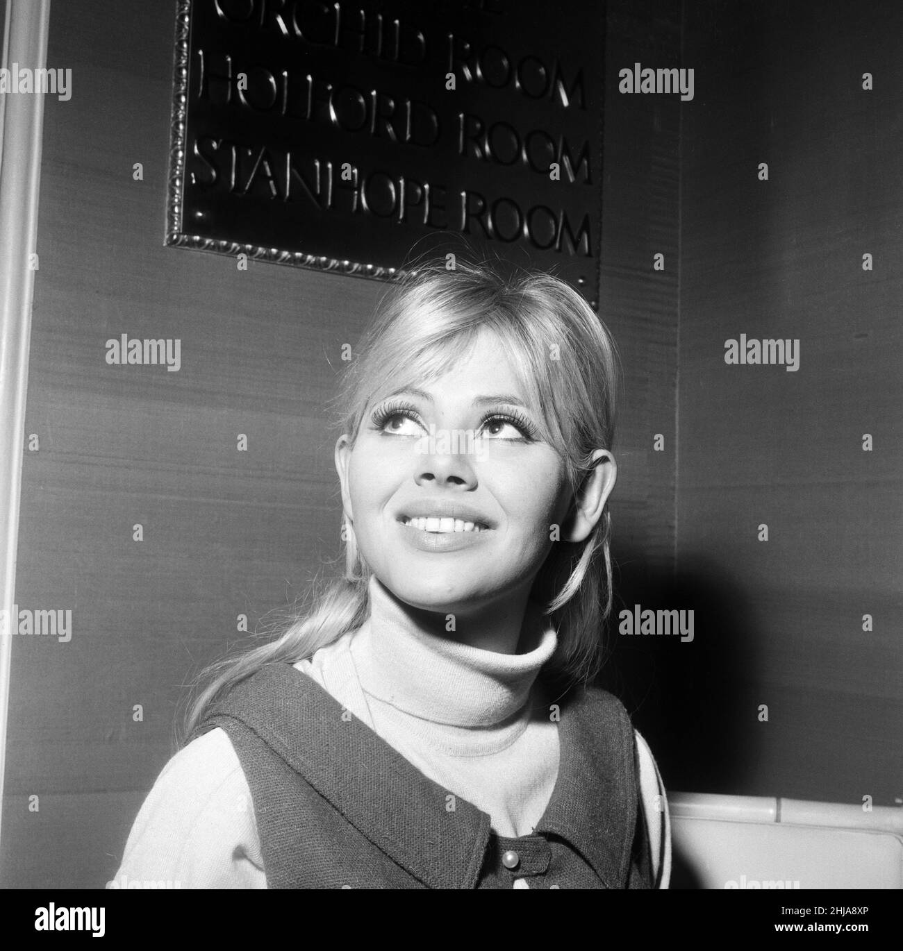 Britt ekland portrait hi-res stock photography and images - Alamy