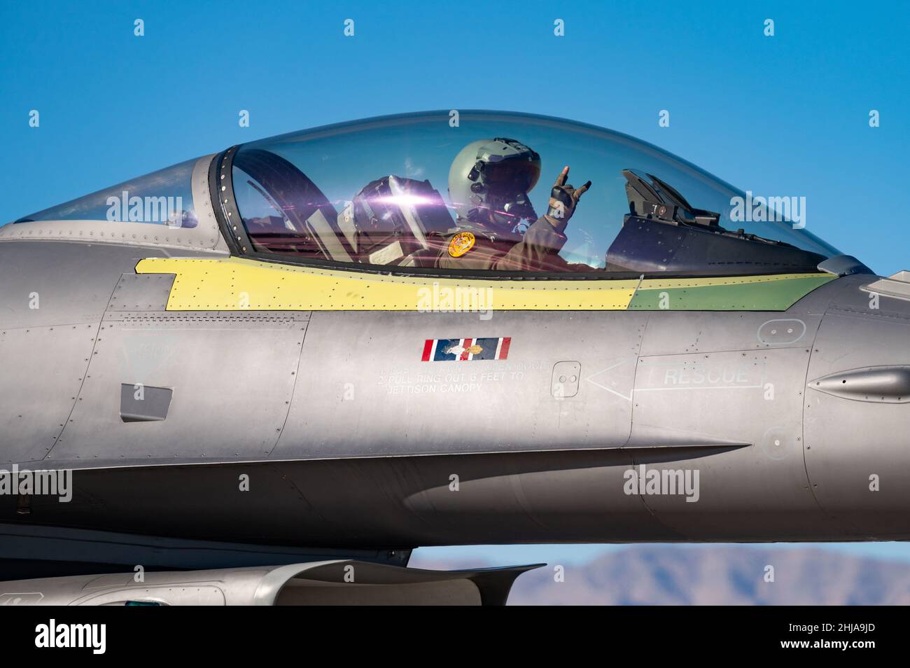 An F-16 Fighting Falcon from the 148th Fighter Wing, Duluth Air ...