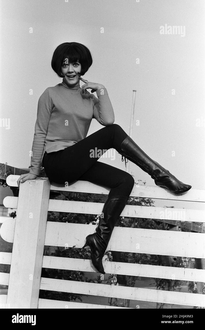 Amanda Barrie rehearsing at ATV studios, Elstree. She is currently ...