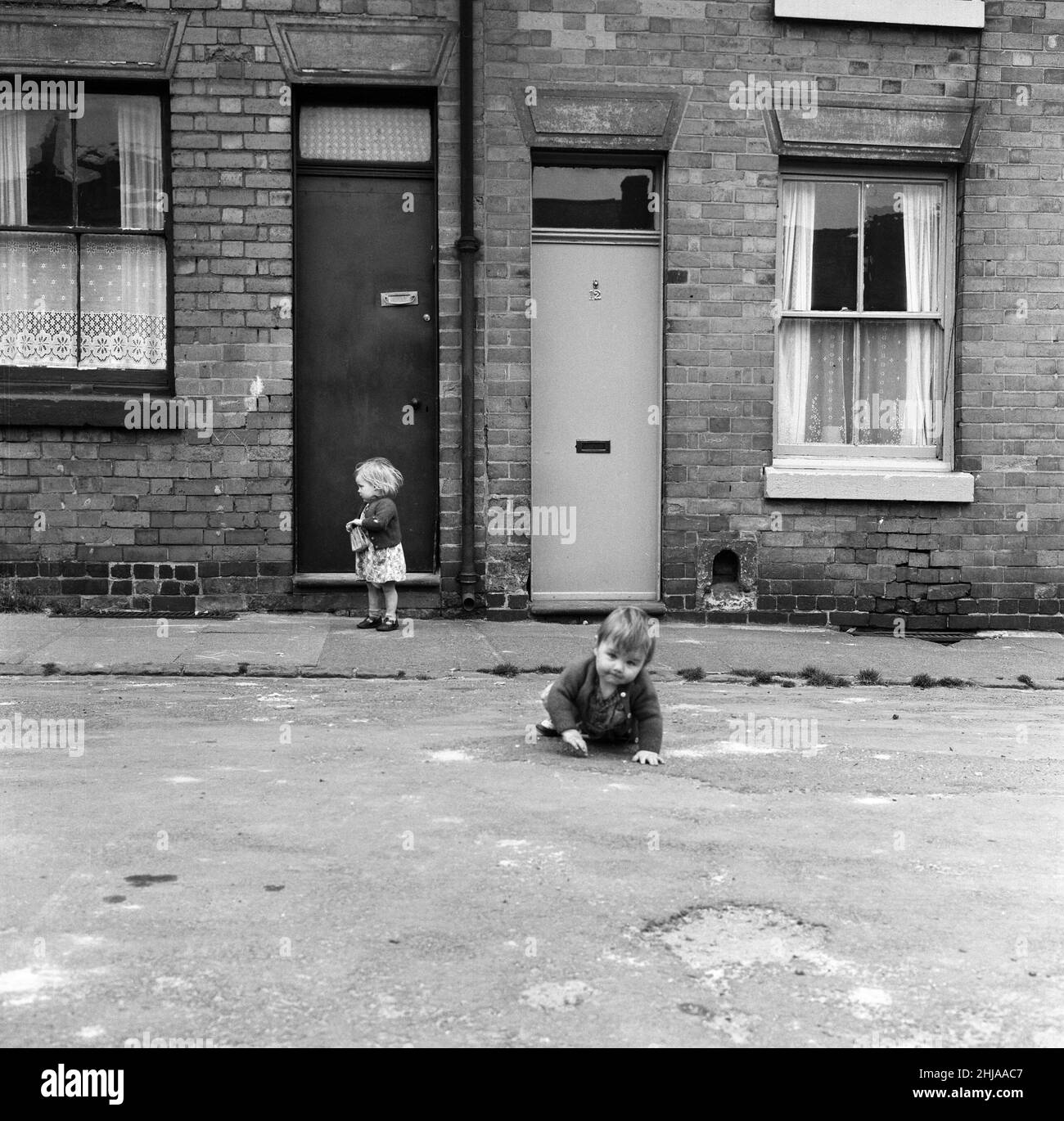 Slum house 20th century hi-res stock photography and images - Alamy