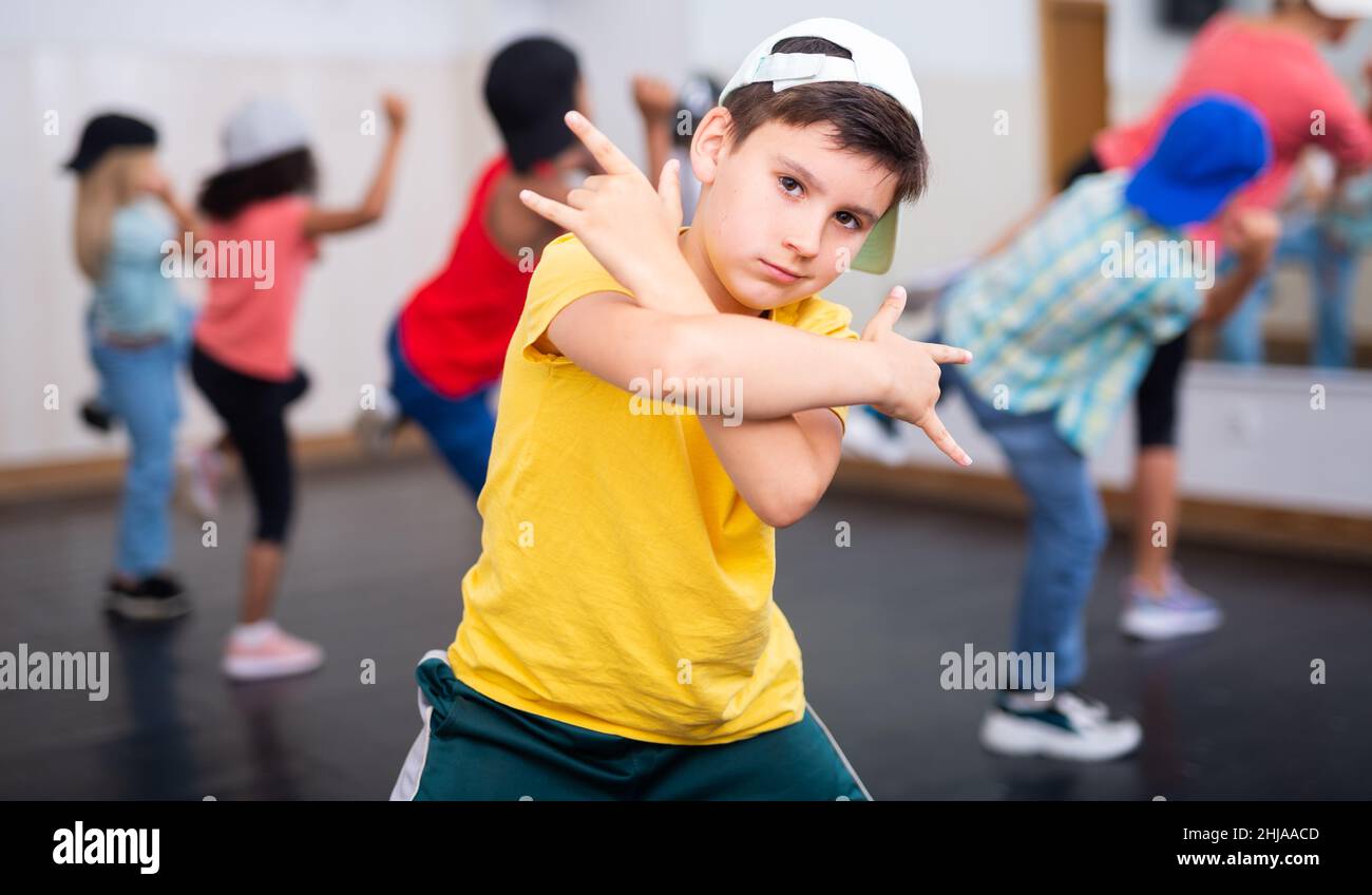 Hip hop dancer popping hi-res stock photography and images - Alamy